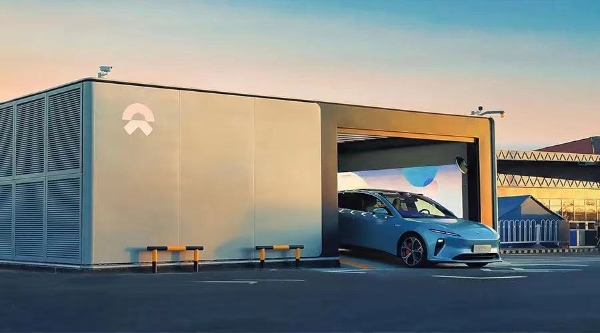 Vehicle undercarriage scanner