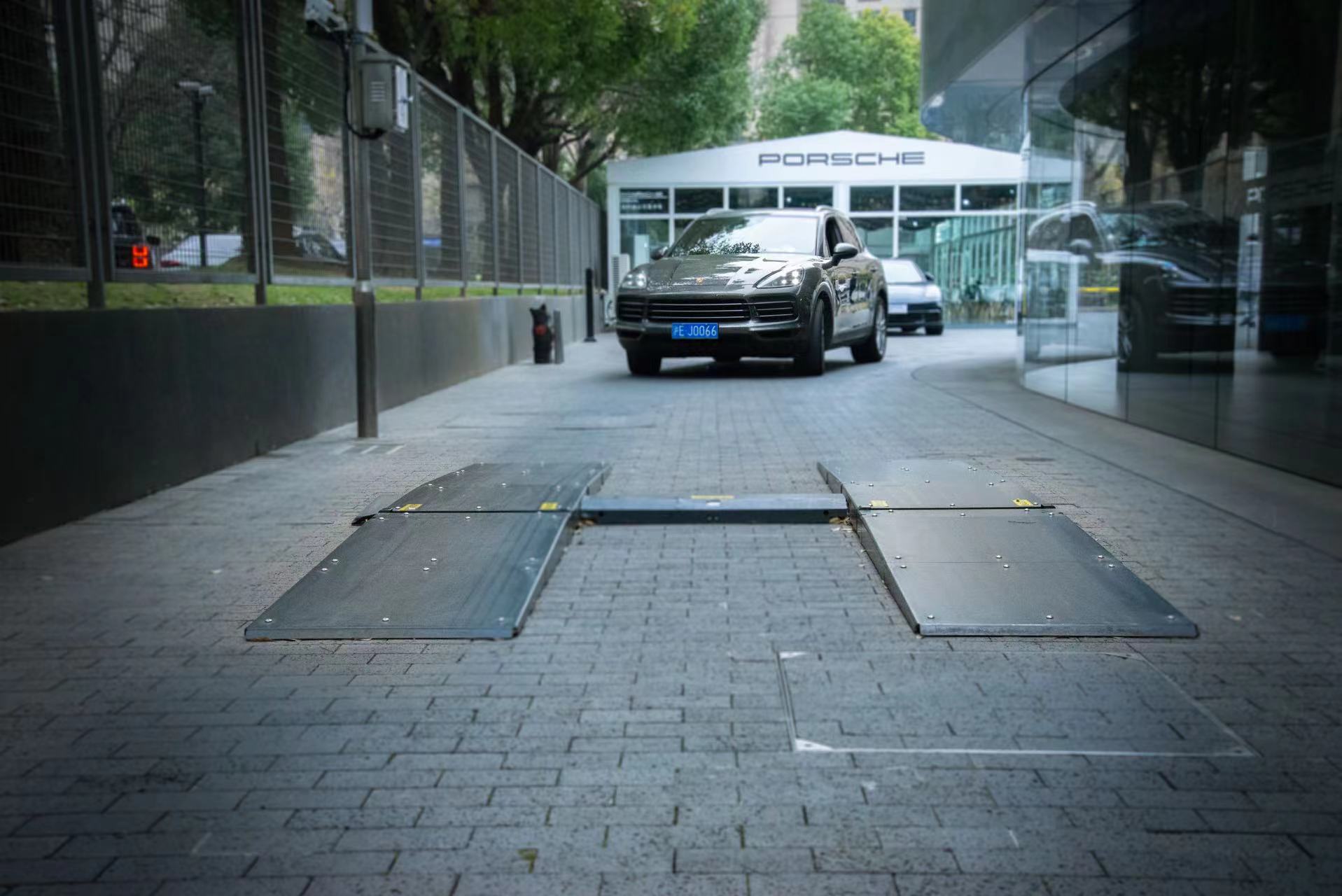 Tire tread depth scanner